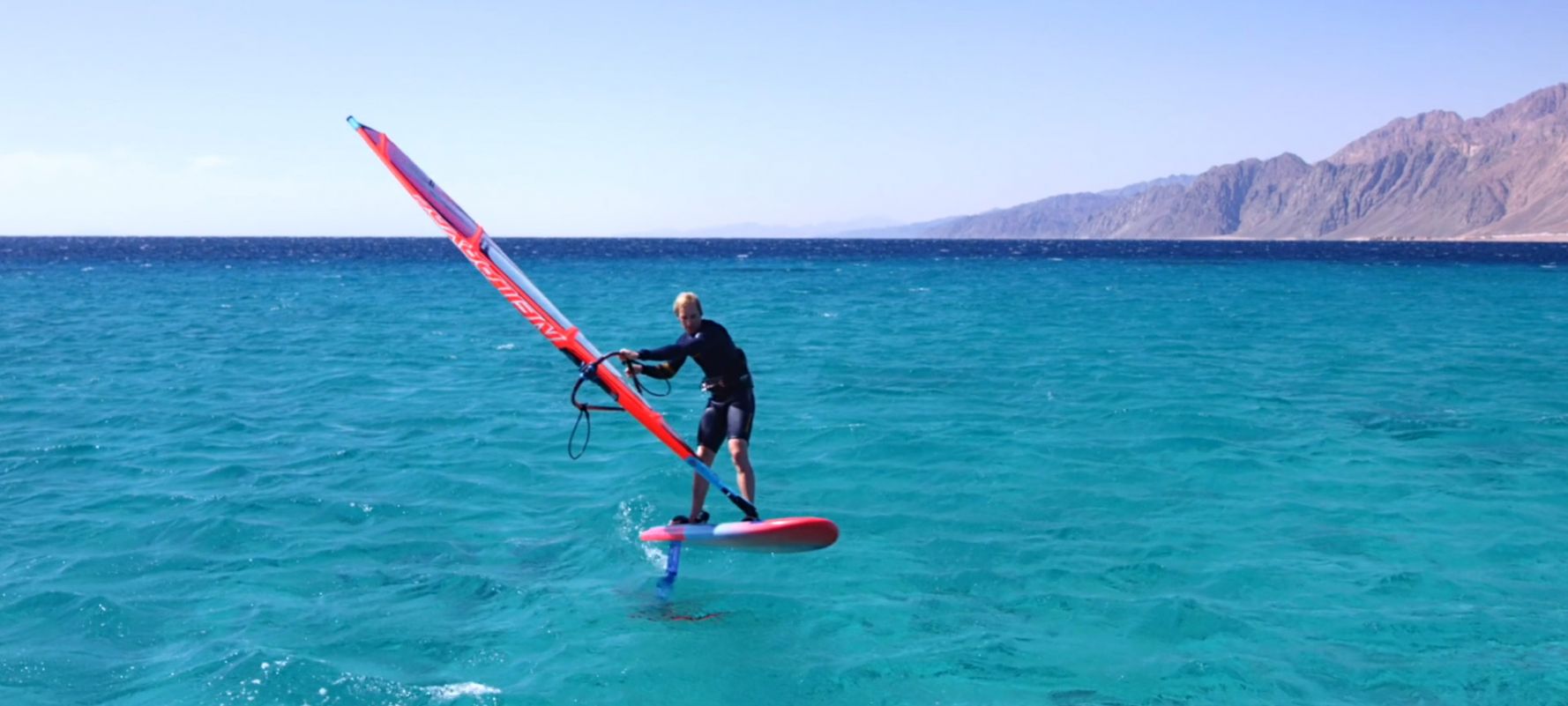 Die Heli Tack beim Windfoilen - Video Tutorial - dailydose.de